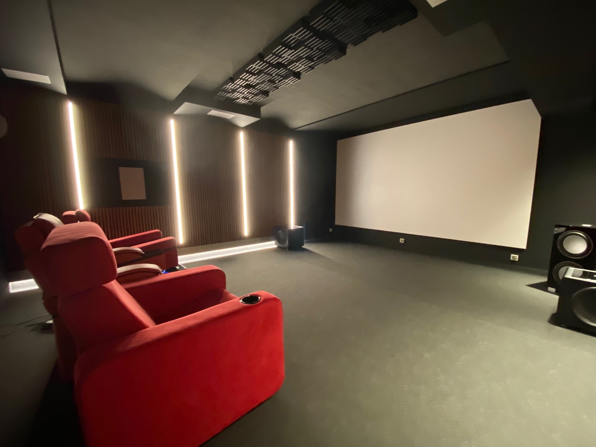 Des fauteuils ORAY au showroom DELAUDIO - Oray