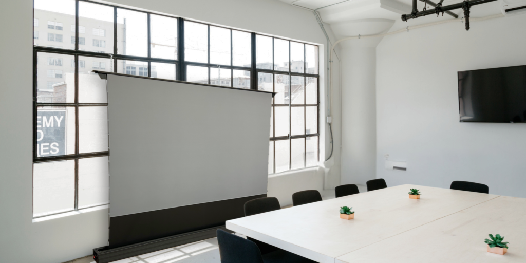 ALR Série 2, un écran de projection ALR motorisé ascendant